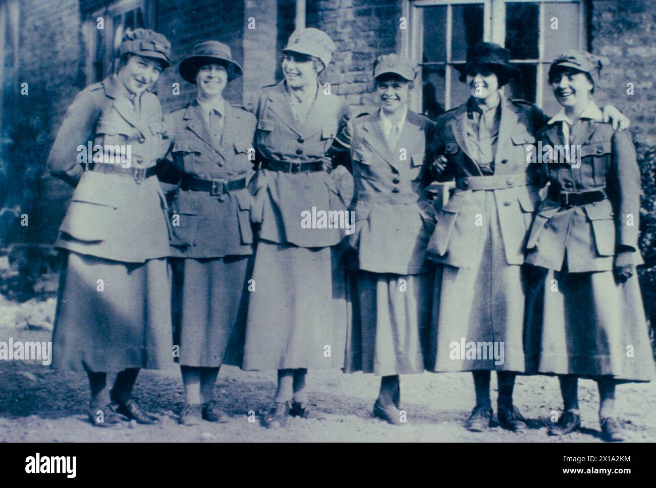 British women working at the US Quartermaster's Office, France 1918 ...