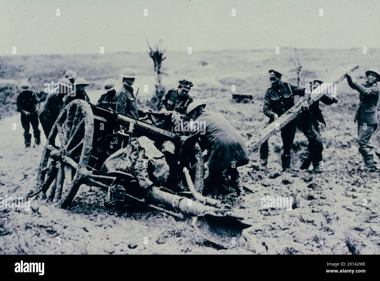 British soldiers pull a field gun out of the mud, Flanders front, WW1 ...