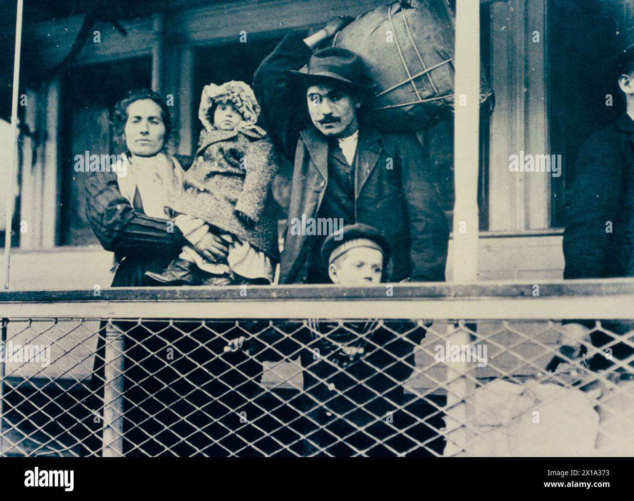 Italian emigrants ship hi-res stock photography and images - Alamy