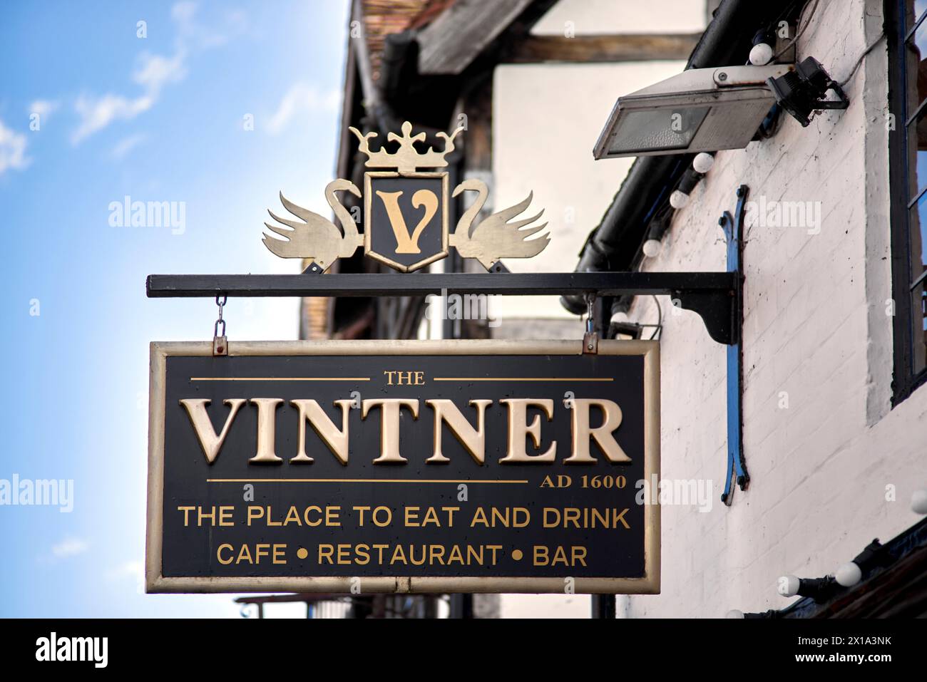 The Vintner restaurant sign, Sheep Street Stratford upon Avon ...