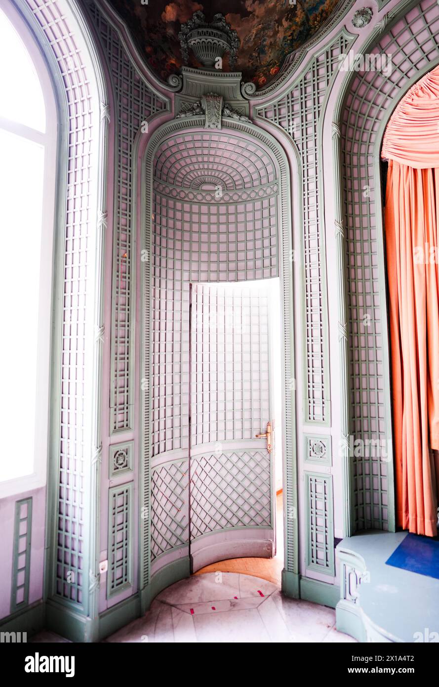 Interior photo of Palais Rothschild before the renovation as part of ...