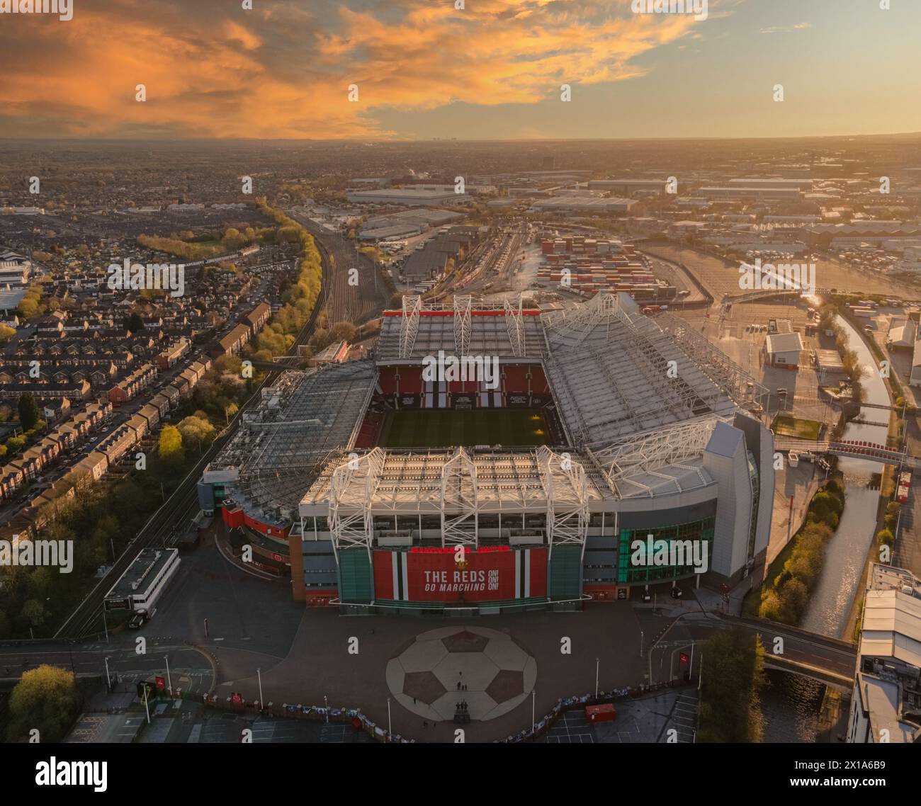 Old trafford stadium hi-res stock photography and images - Alamy