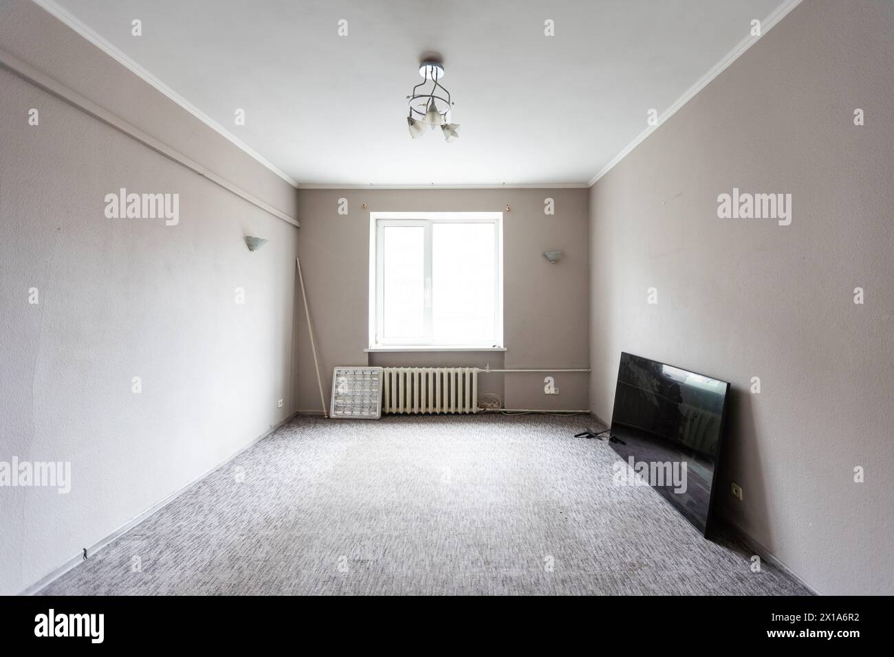 old demolished and dirty room Stock Photo - Alamy