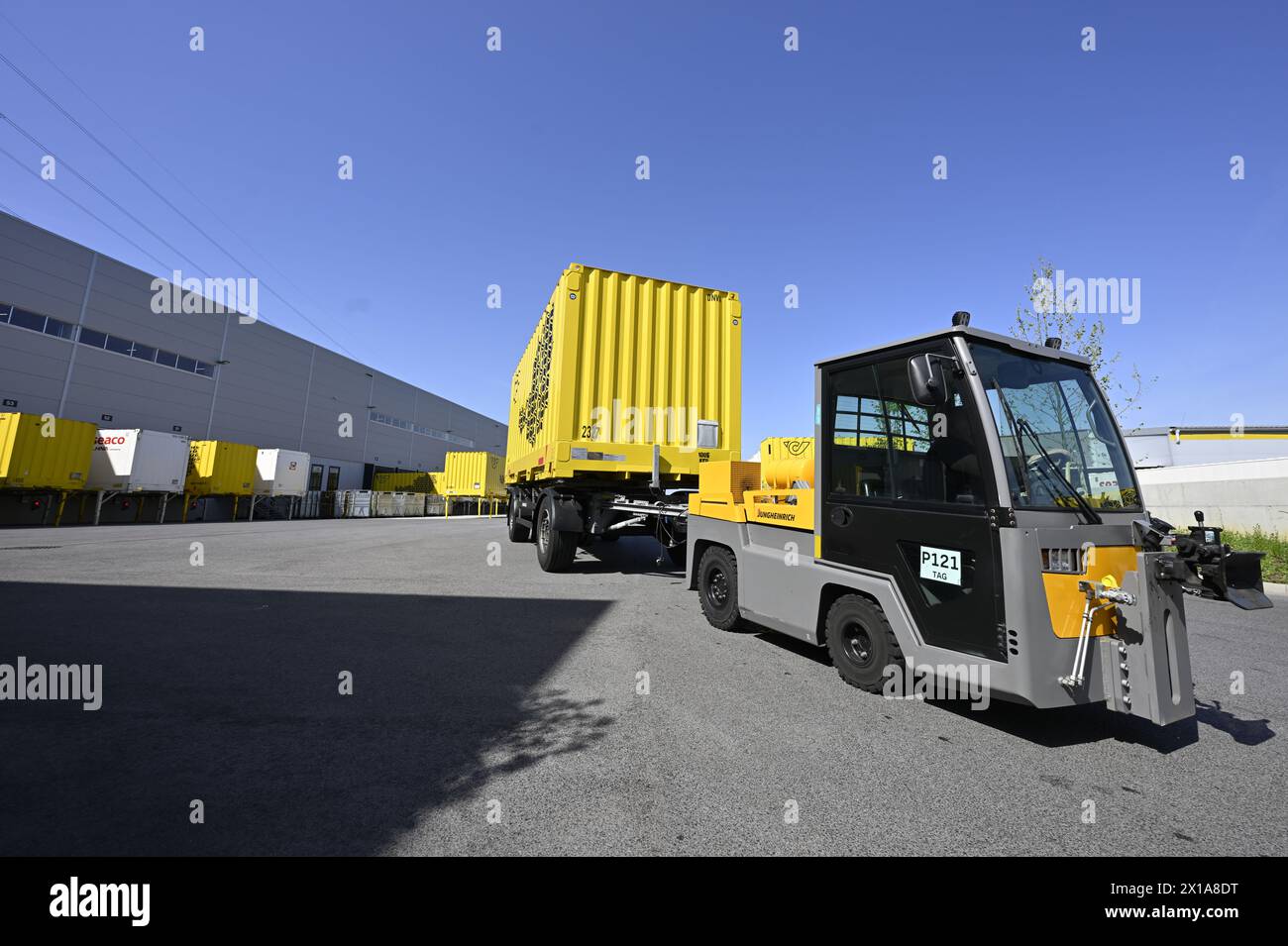 Logostics service hi-res stock photography and images - Alamy