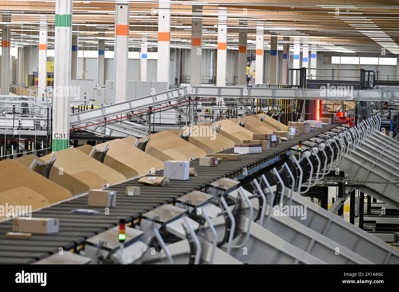 Opening of the new Post AG parcel logistics centre in Vienna-Inzersdorf ...