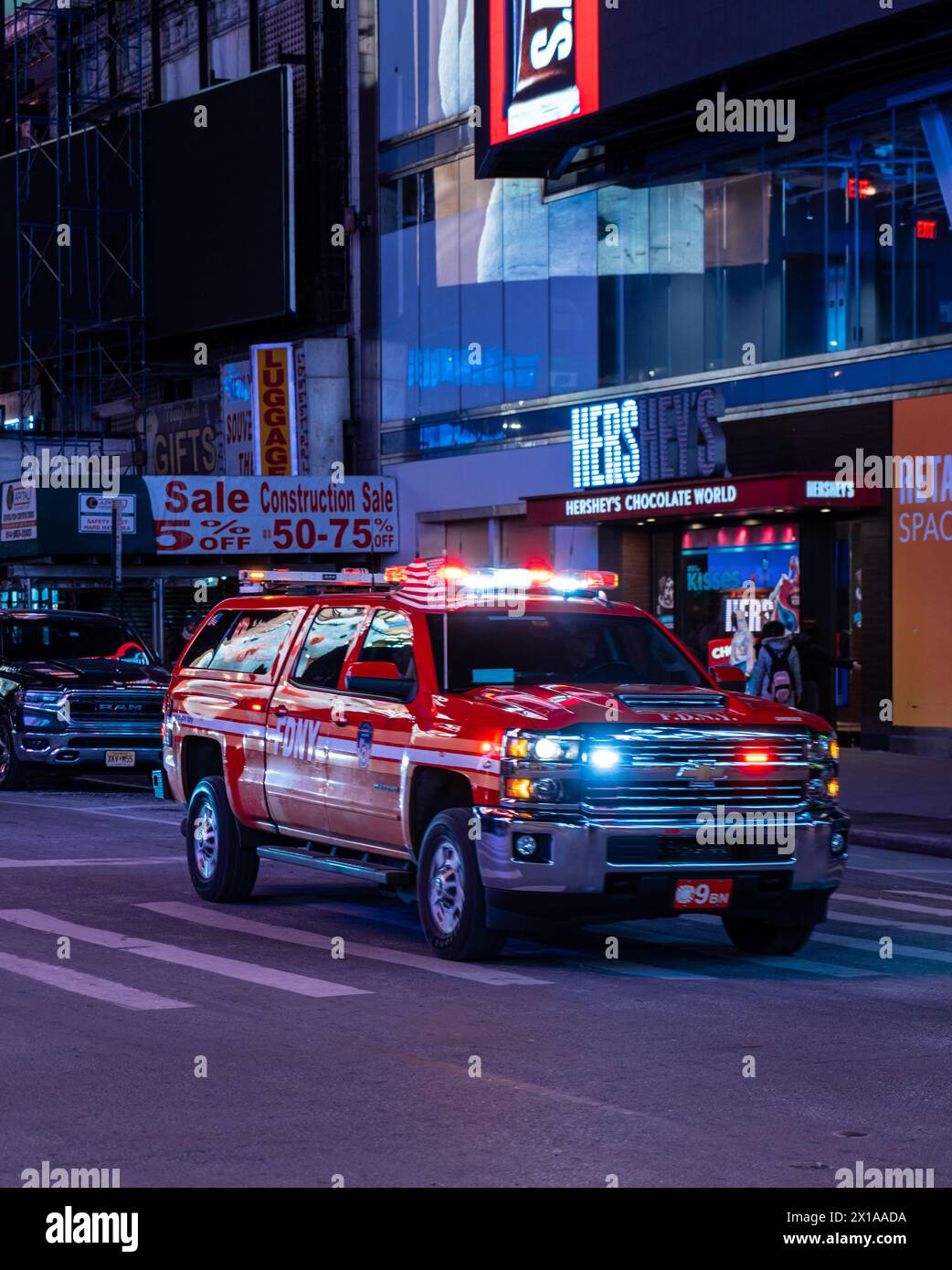 Fdny vehicle hi-res stock photography and images - Alamy