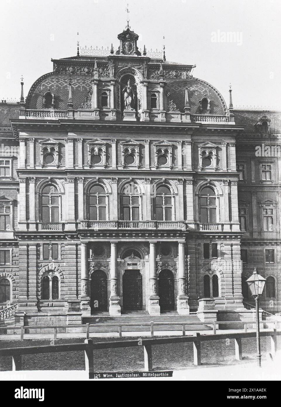 Vienna 1, Schmerlingplatz (square) 11, law courts: front ...