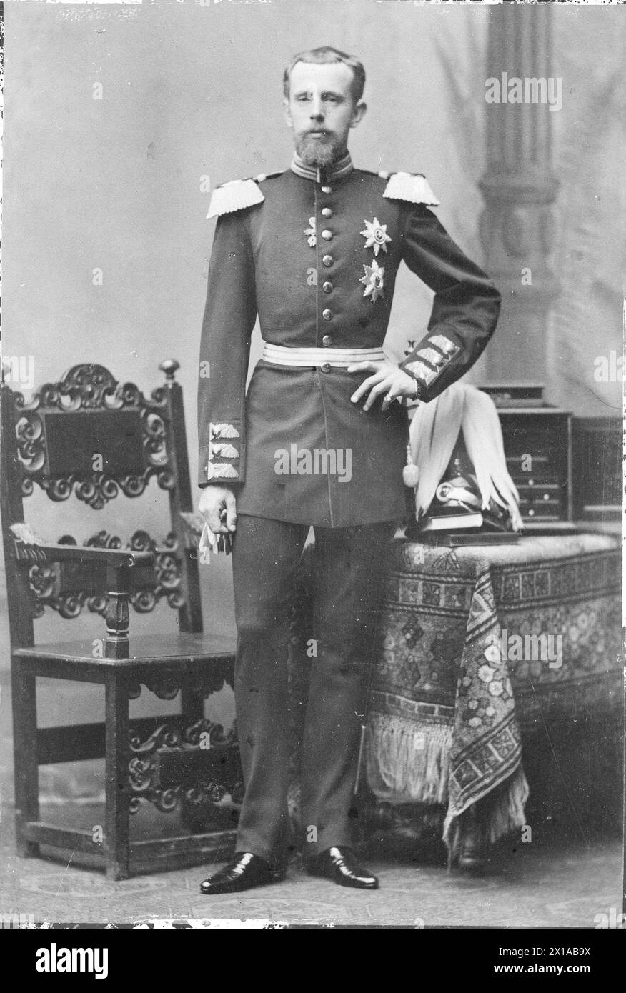 Whole regiment hi-res stock photography and images - Alamy