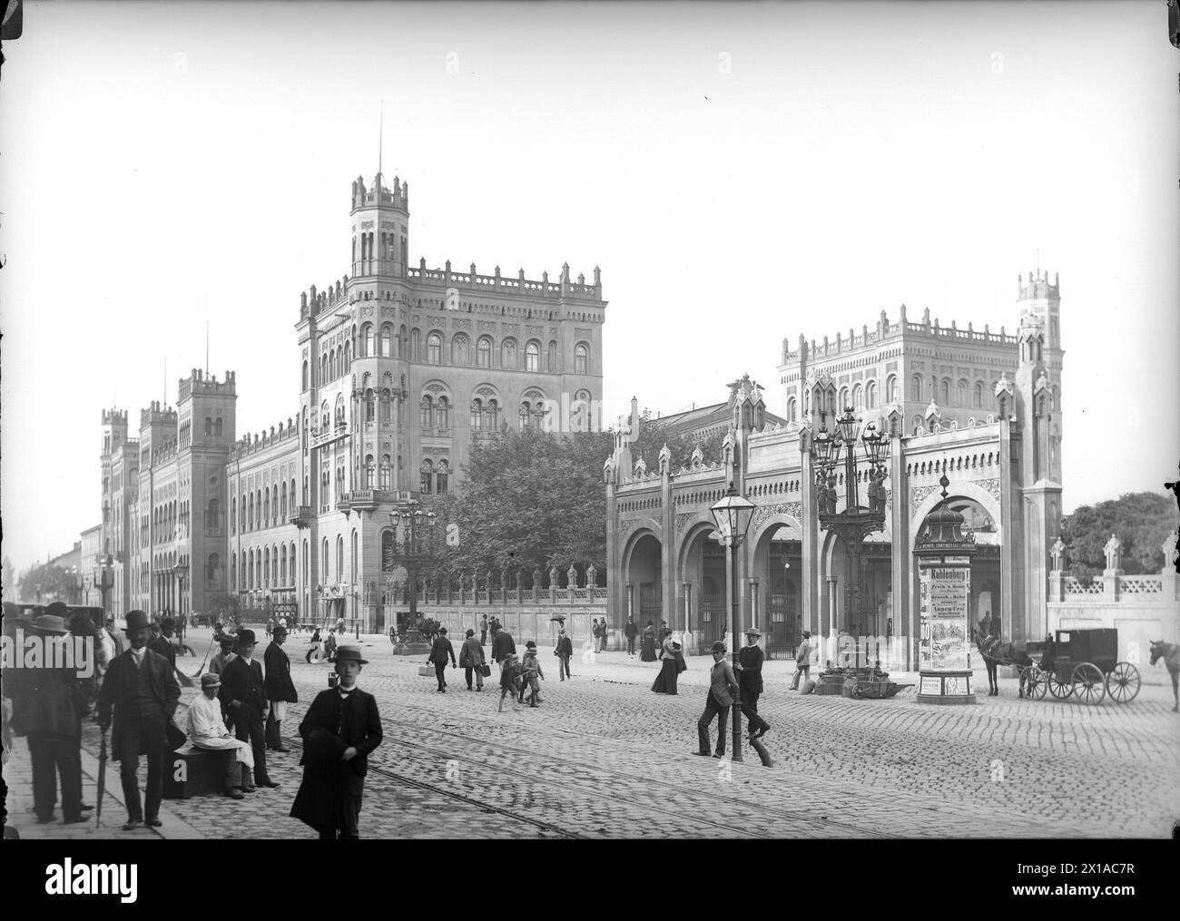 Vienna 2, North Station, passers-by in the Nordbahnstrasse (Nordbahn ...