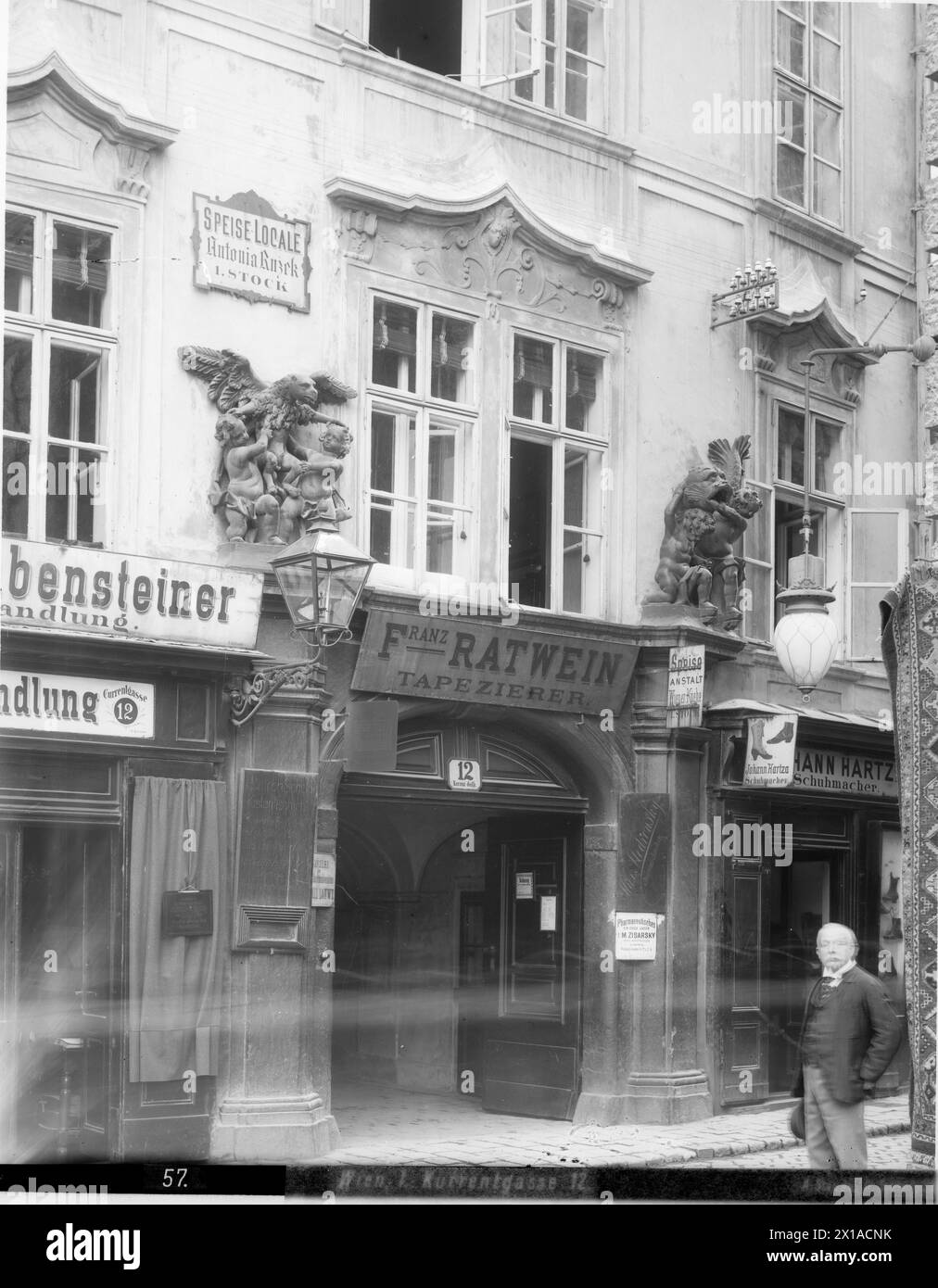 Vienna 1, Kurrentgasse (Kurrent Alley) 12, portal and view across, view ...