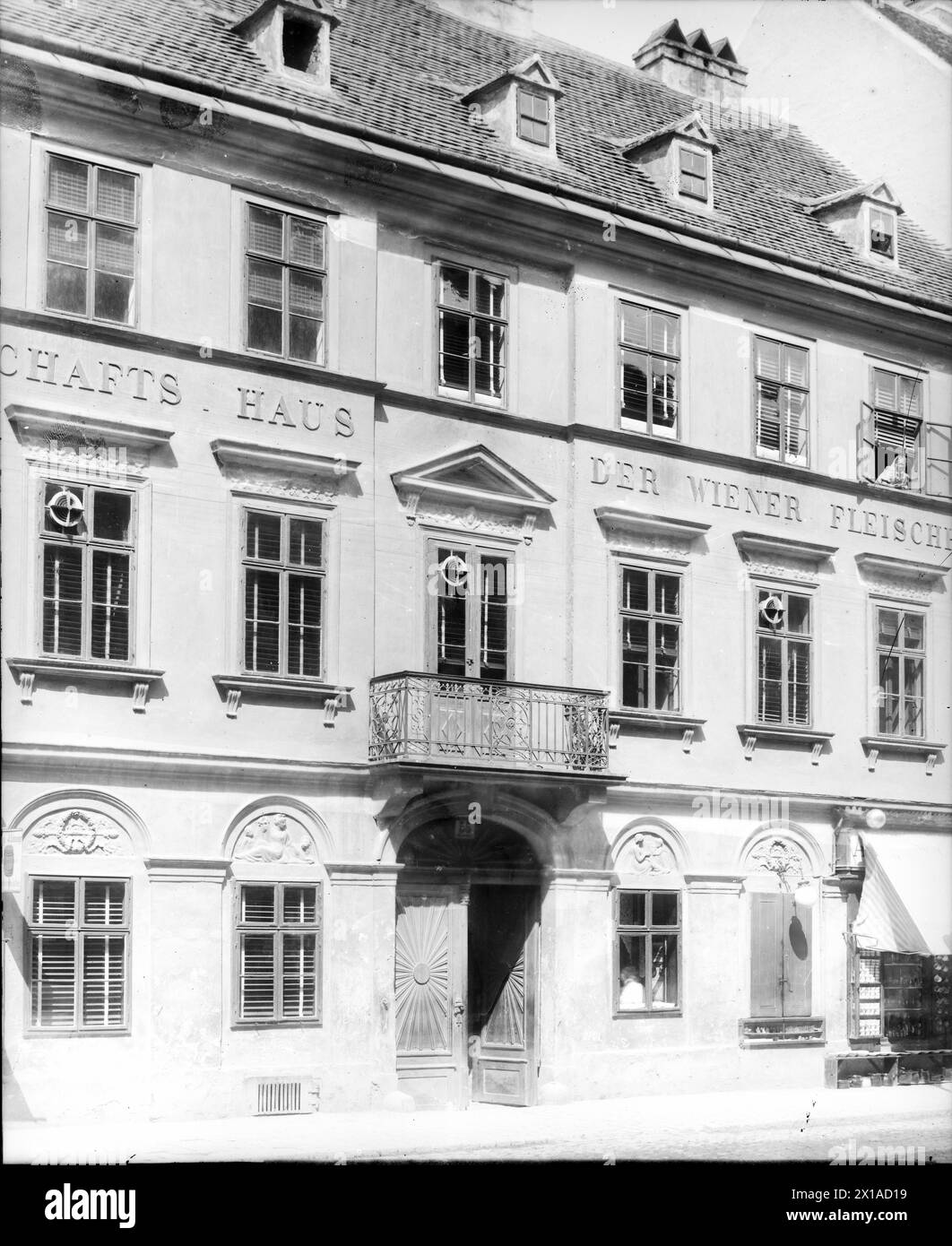 Vienna 3, Rennweg 55, view slight from the left, first person window ...