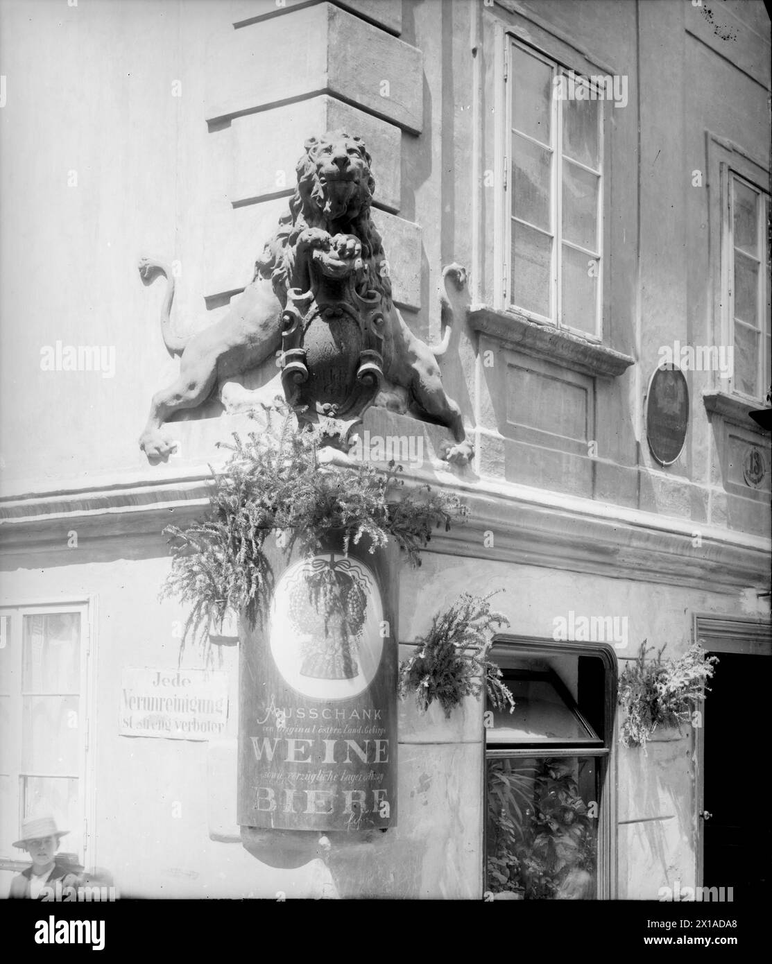 Vienna 7, Gutenberggasse (Gutenberg Alley) 13, corner of the house with ...