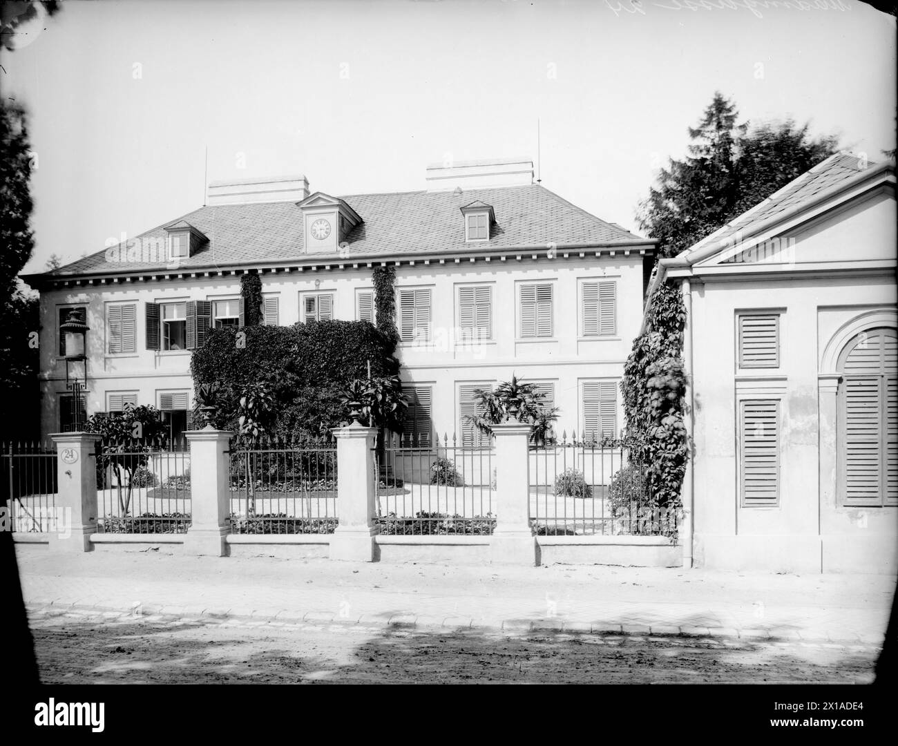 Vienna 13, Maxingstrasse (Maxing Street) 24, elegant Biedermeier house ...