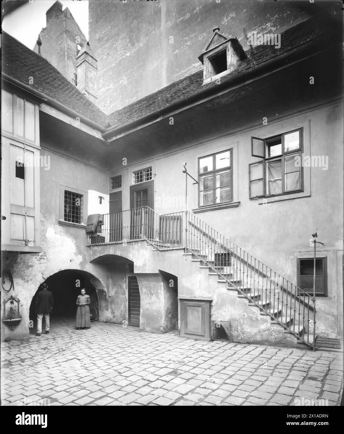 Vienna 9, Pramergasse (Pramer Alley) 31, court, corner with exterior ...