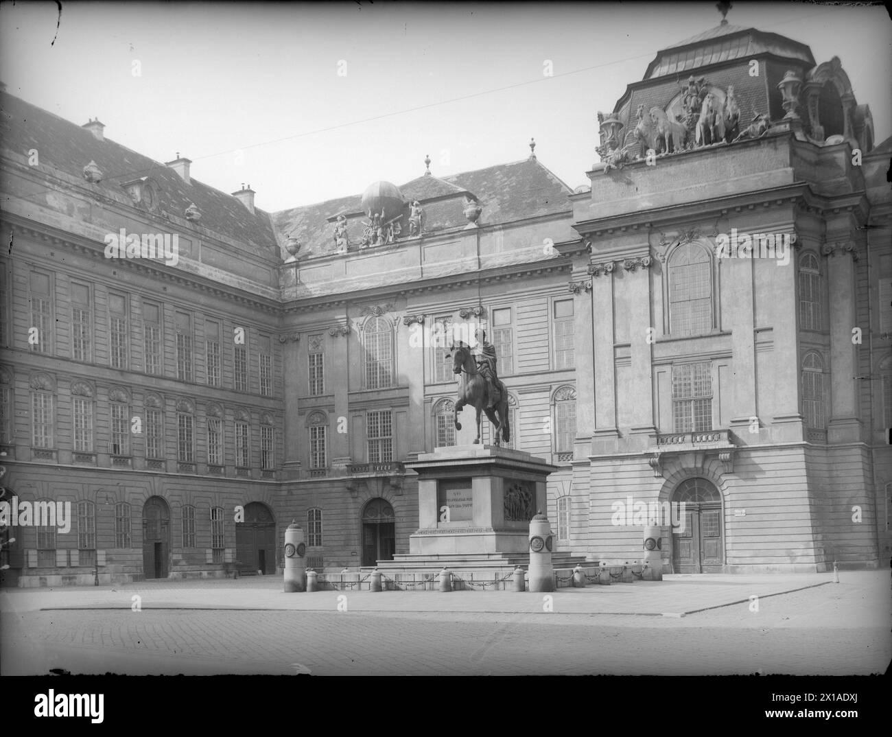 Vienna 1, Joseph's Square, diagonal shot with Josefsdenkmal (Josef ...