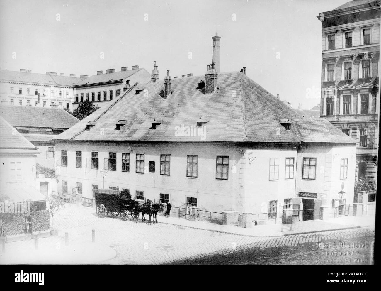 Building buildings b w 1900s hi-res stock photography and images - Alamy