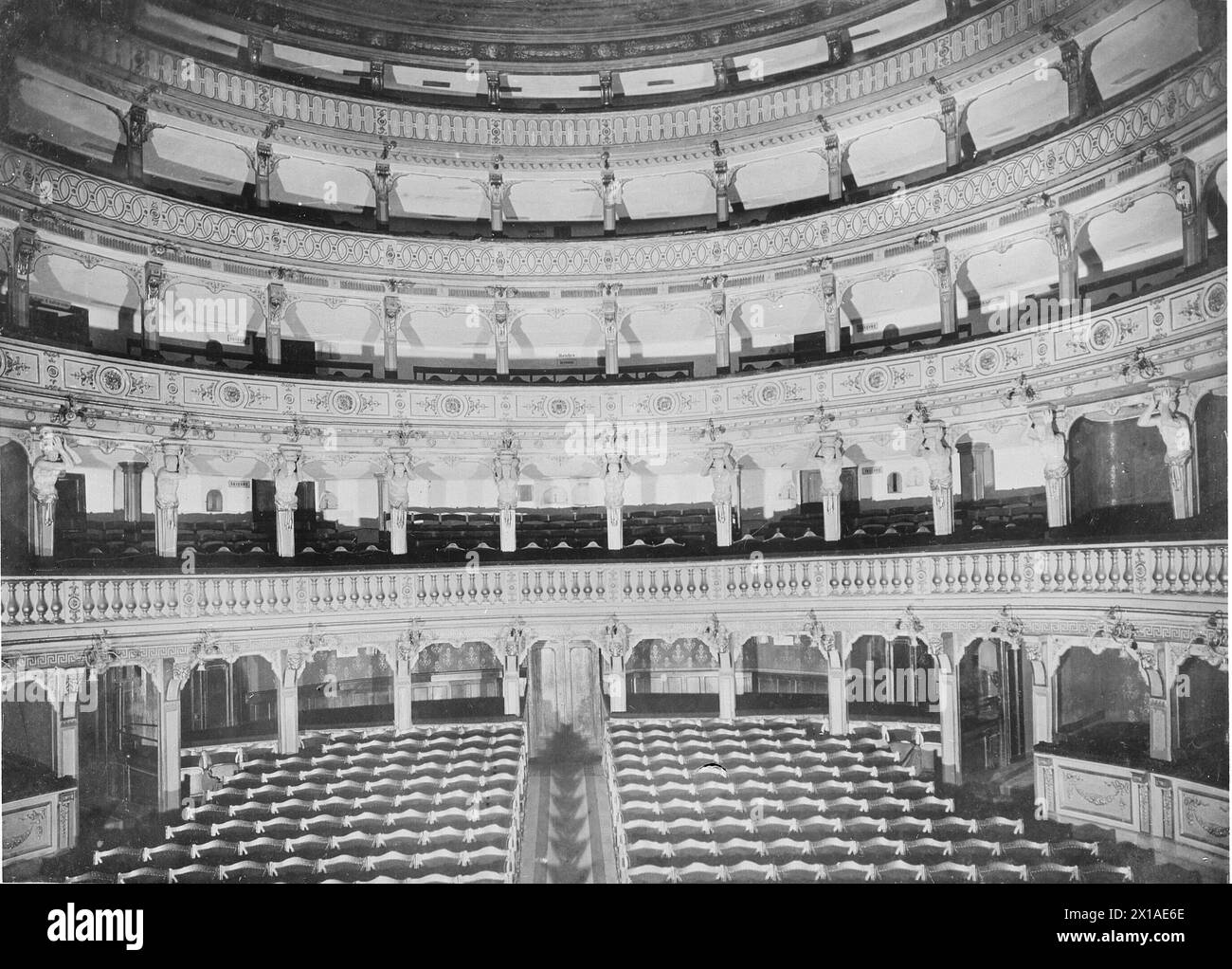 Vienna 6, theatre / theater at the Vienna, auditorium axial of the ...