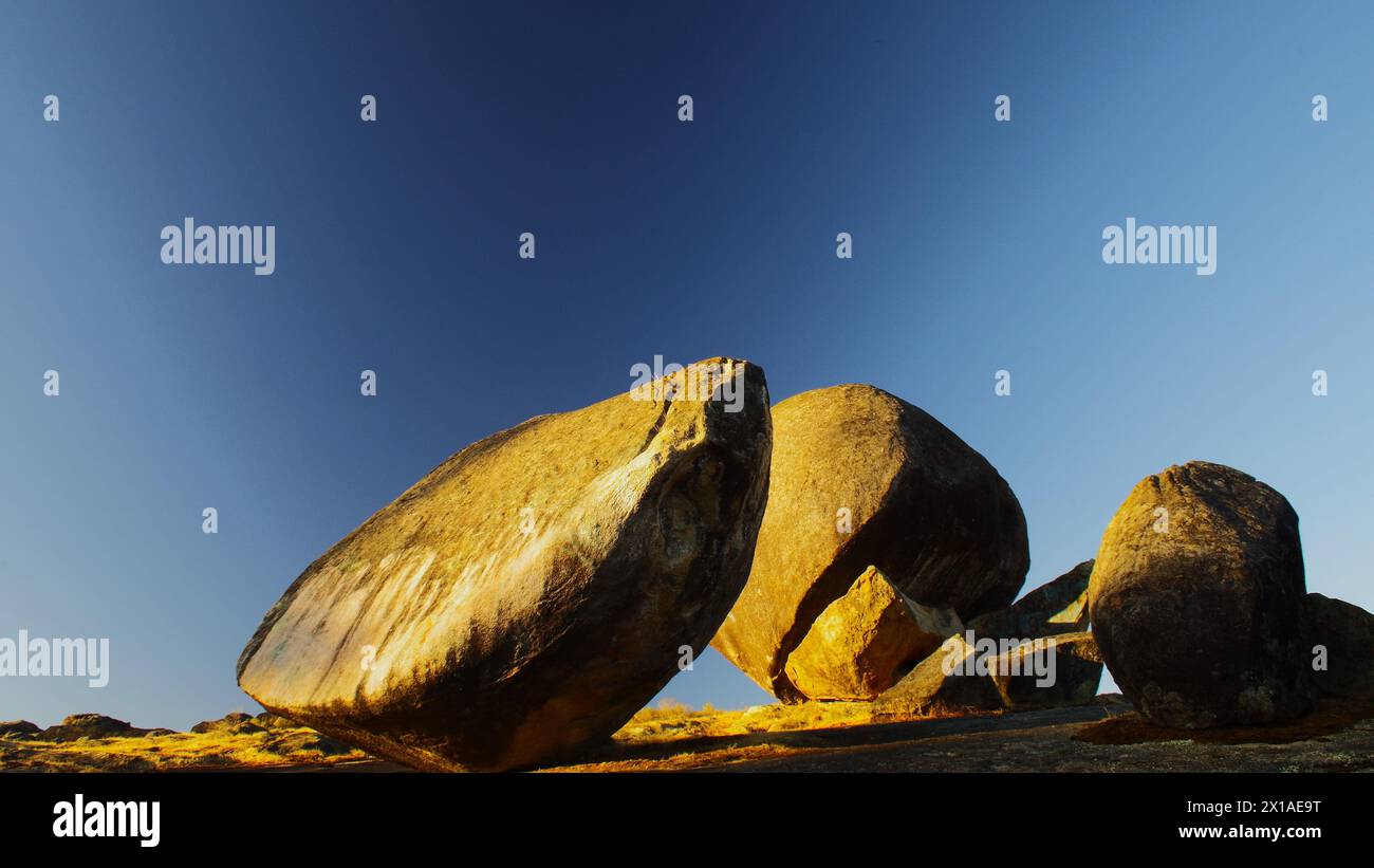 Cluster of rocks hi-res stock photography and images - Alamy