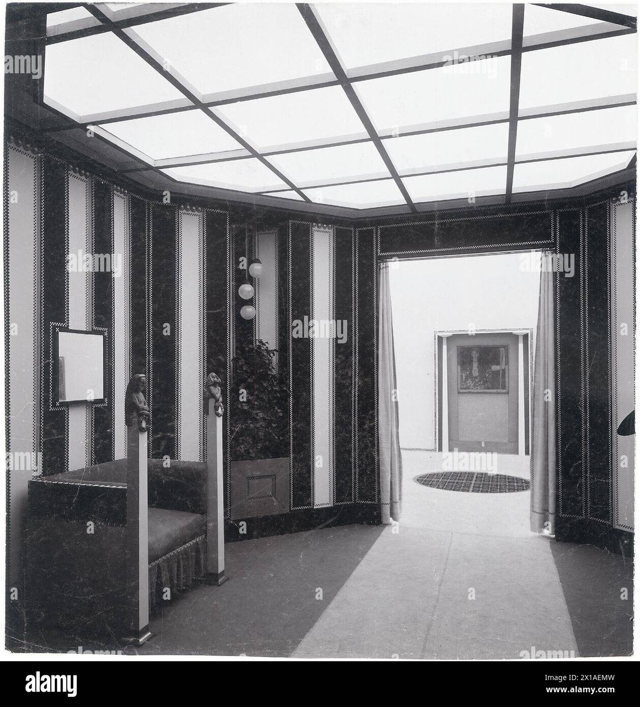 18th exhibition of the Viennese Secession, entrée: interior design by ...