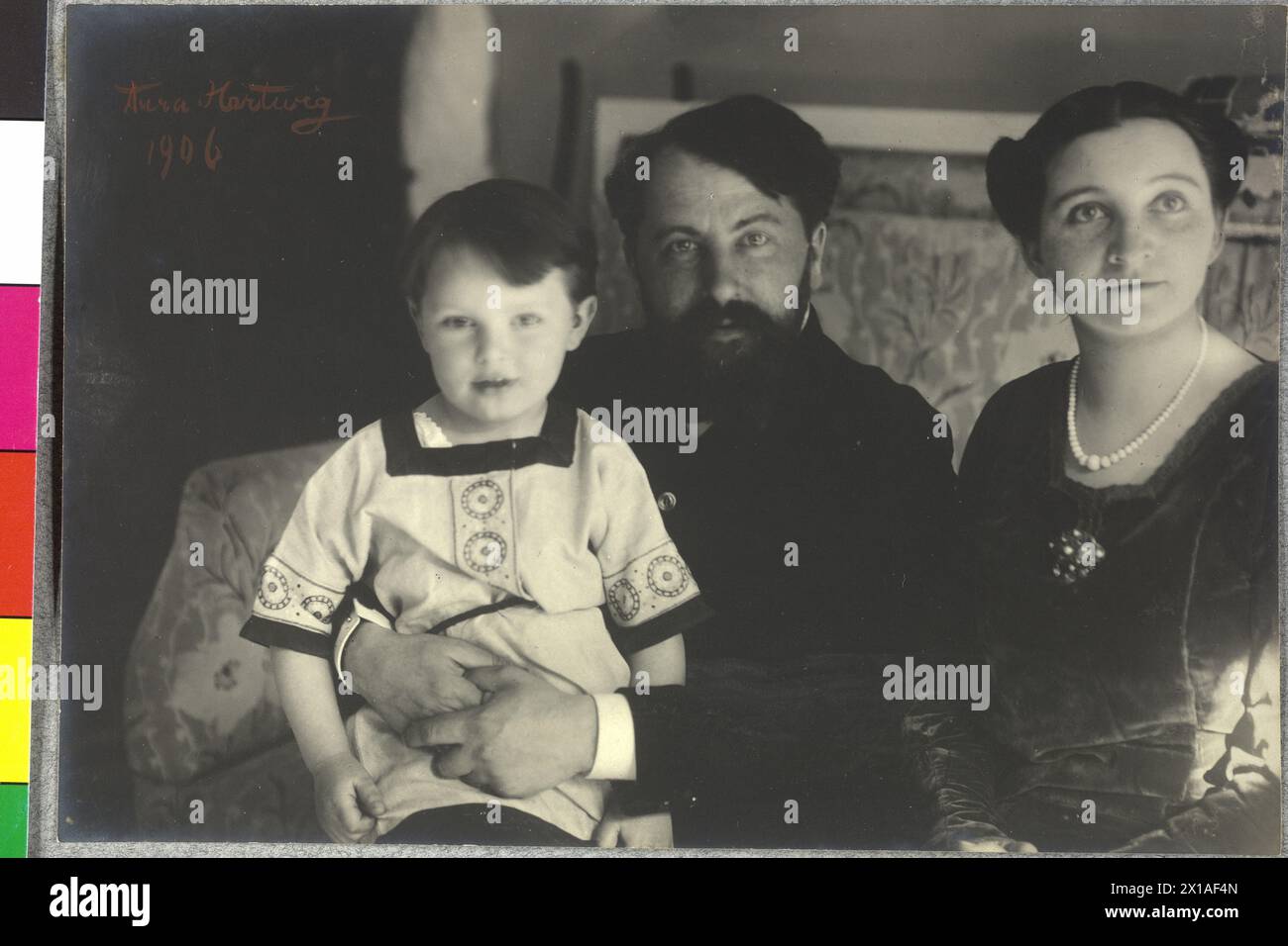 Family Schnitzler, family picture Arthur and Olga Schnitzler with her ...