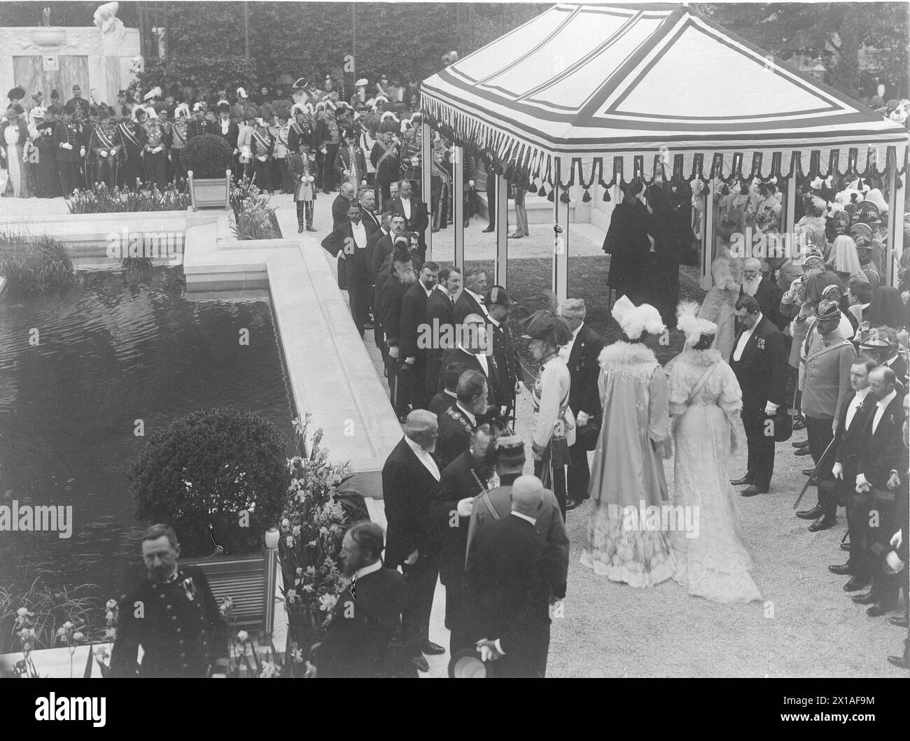 Vienna 1, Volksgarten, emperor Franz Joseph between frequent guests at ...