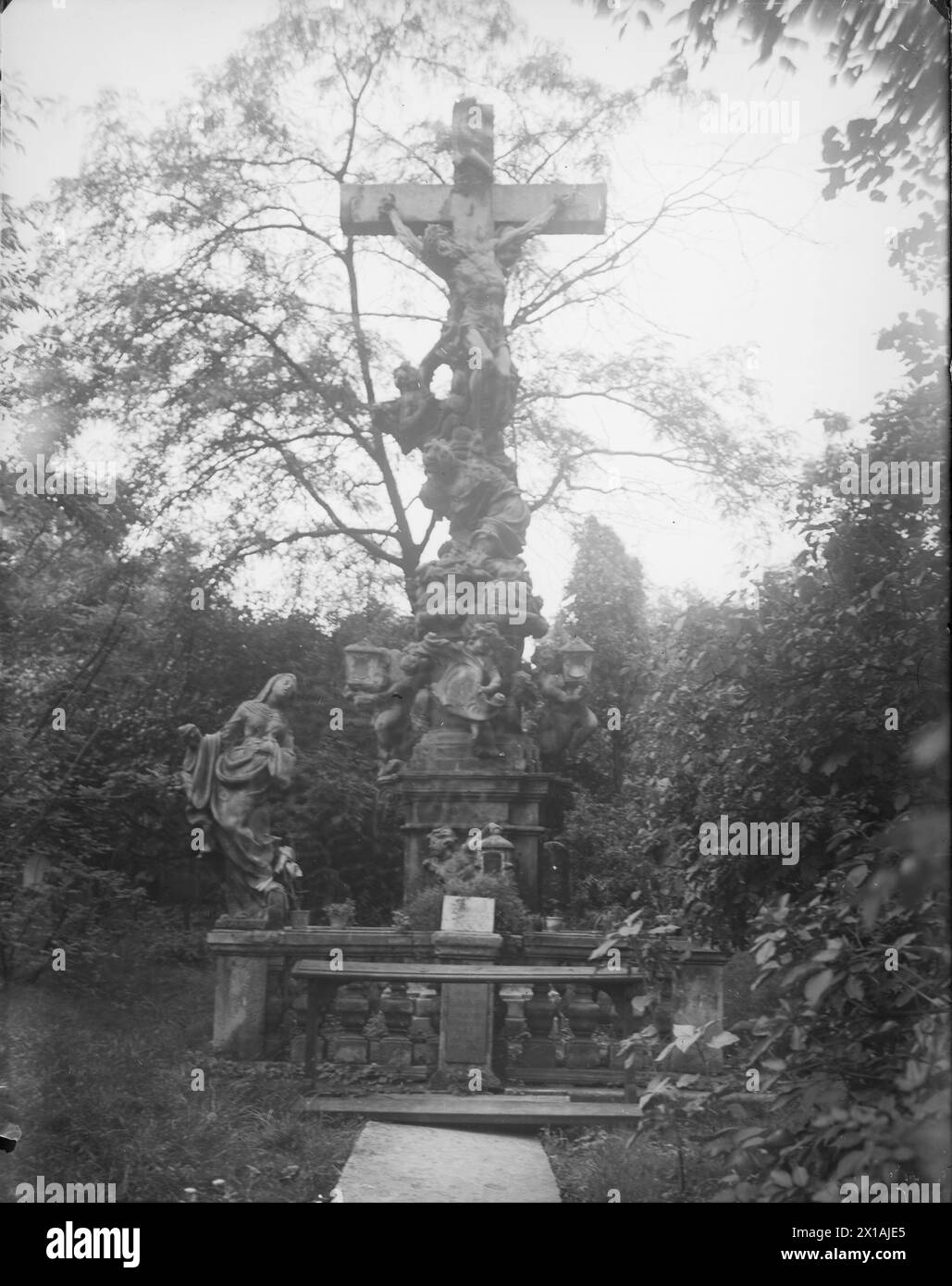 Wahring cemetery Black and White Stock Photos & Images - Alamy