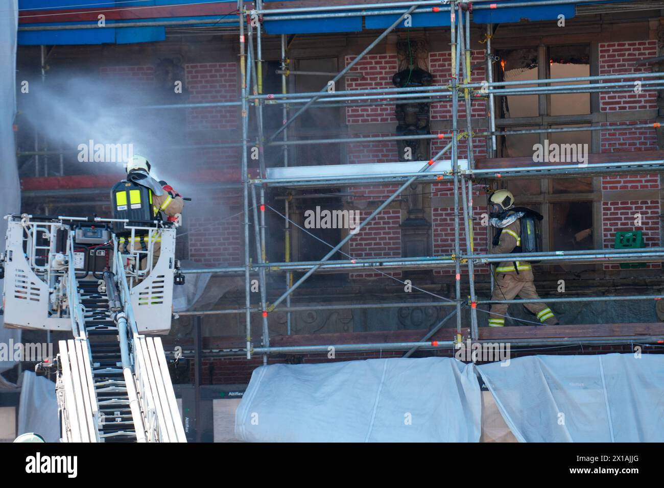 Firefighters are working in connection with the Boersen burning in ...