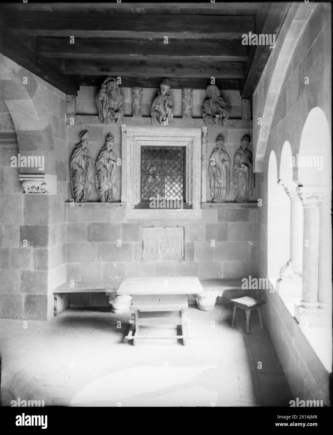 Kreuzenstein Castle, castle: loggia inside. view on south wall with ...