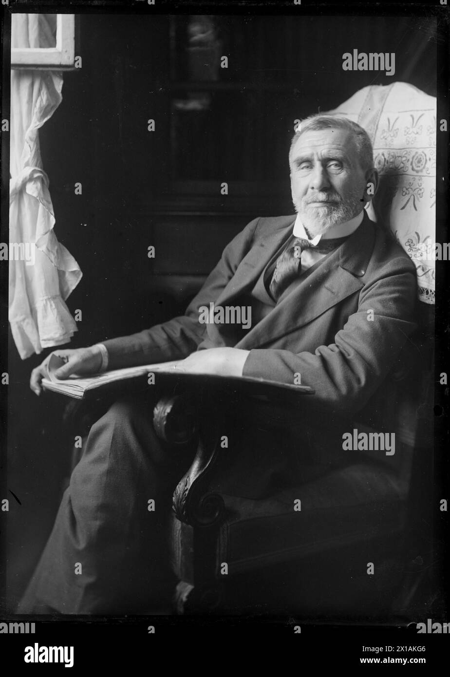 Picture Frederic Ohmann (1858-1927), Frederic Ohmann sitting, whole ...