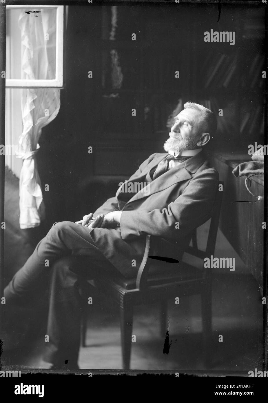 Picture Frederic Ohmann (1858-1927), Frederic Ohmann sitting, whole ...