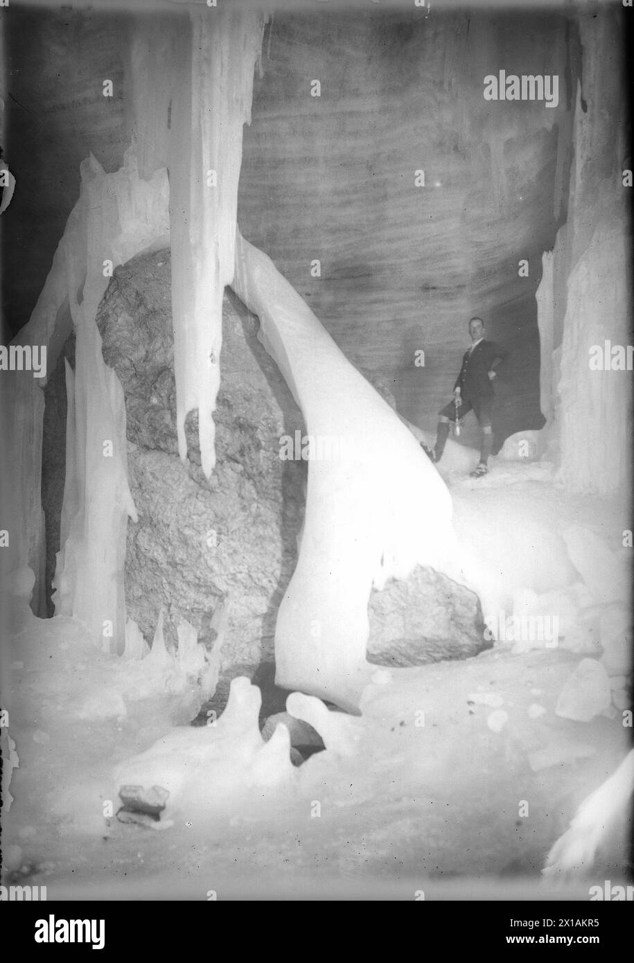 Dachsteinhoehlen, Koenig-Artus-Dom (Koenig-Artus Cathedral): icebound ...