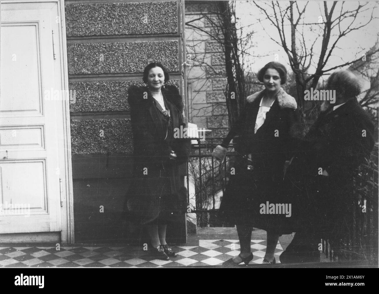 1920s family leisure hi-res stock photography and images - Alamy