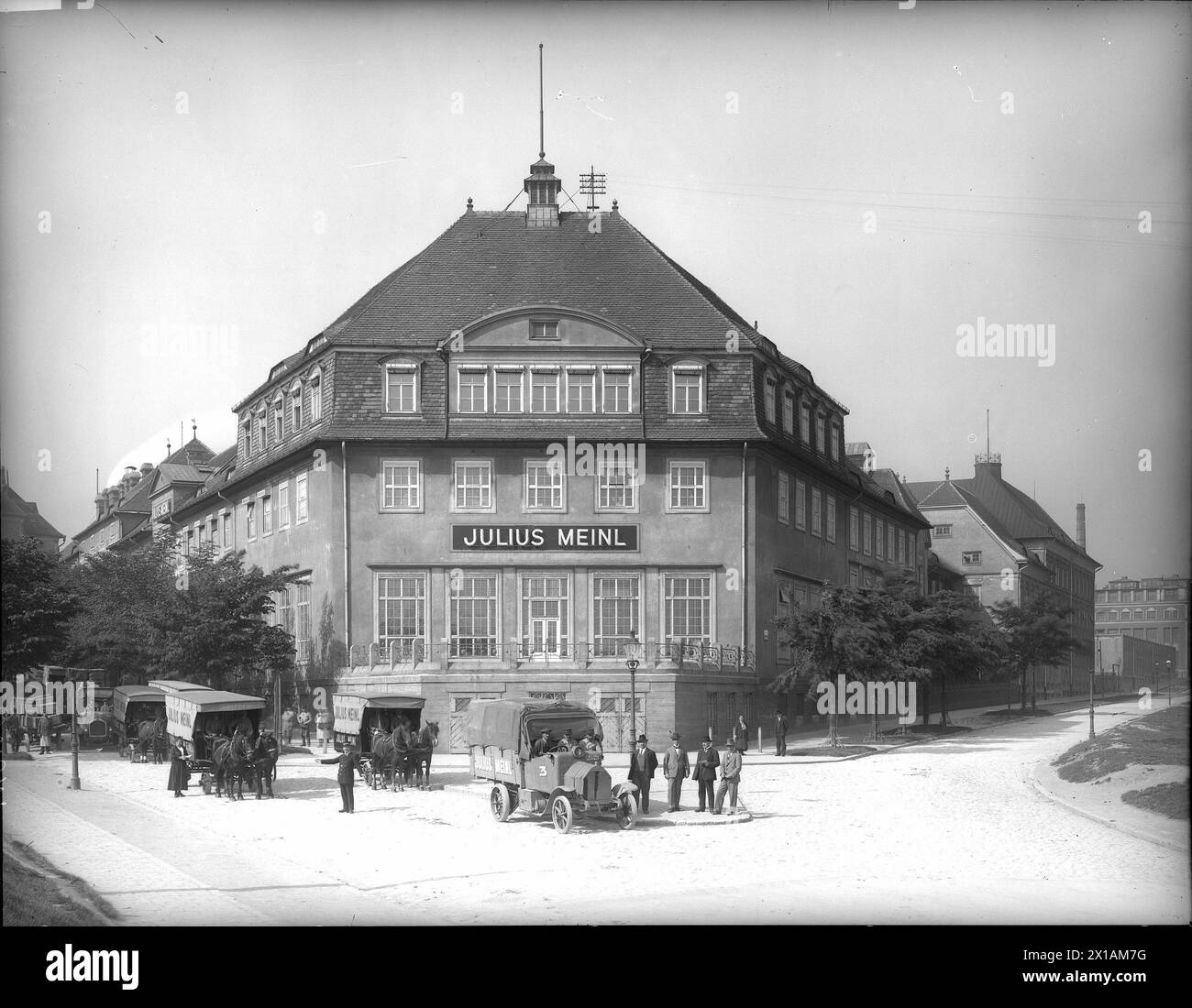 Vienna 16, Nauseagasse (Nausea Alley) 59/63, Julius Meinl AG ...