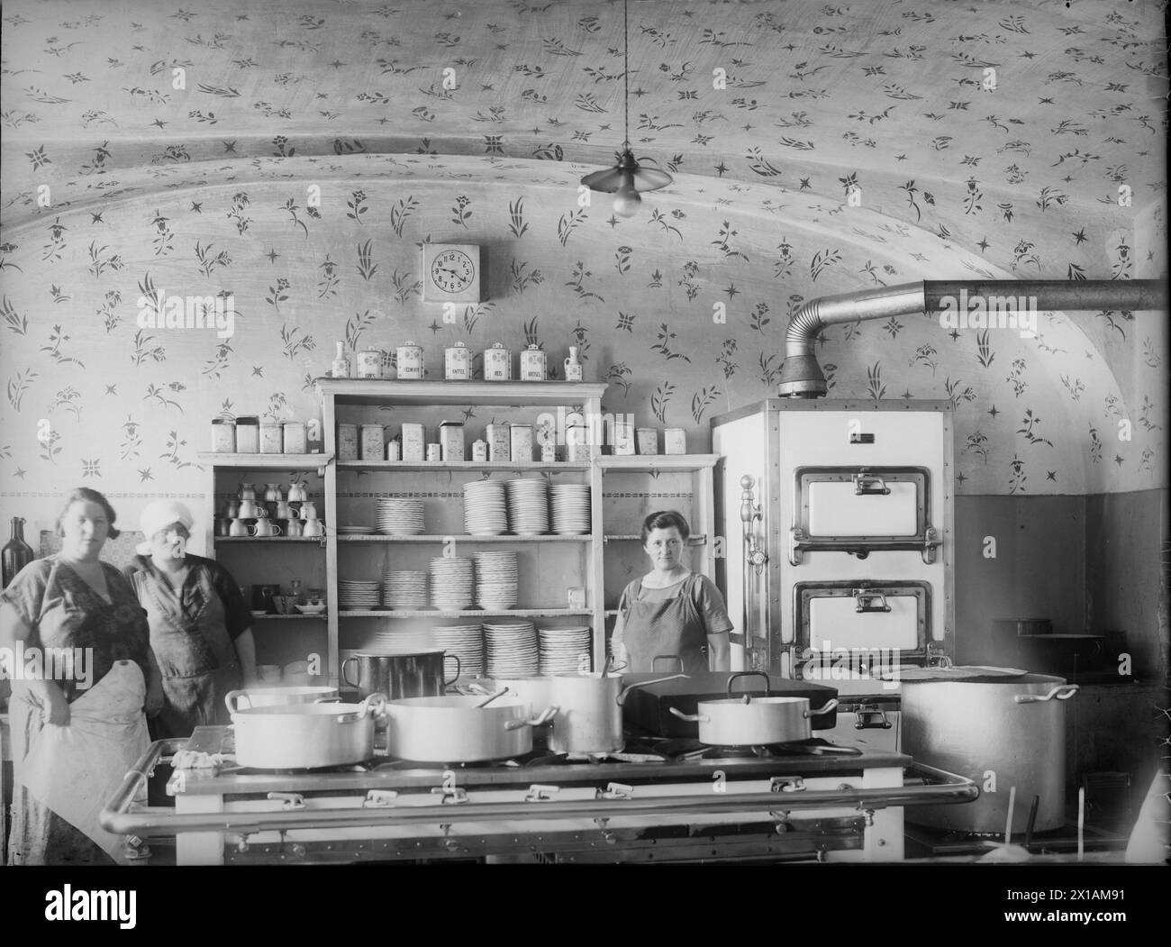Kitchen in a tavern, 1925 - 19250101 PD2119 - Rechteinfo: Rights ...