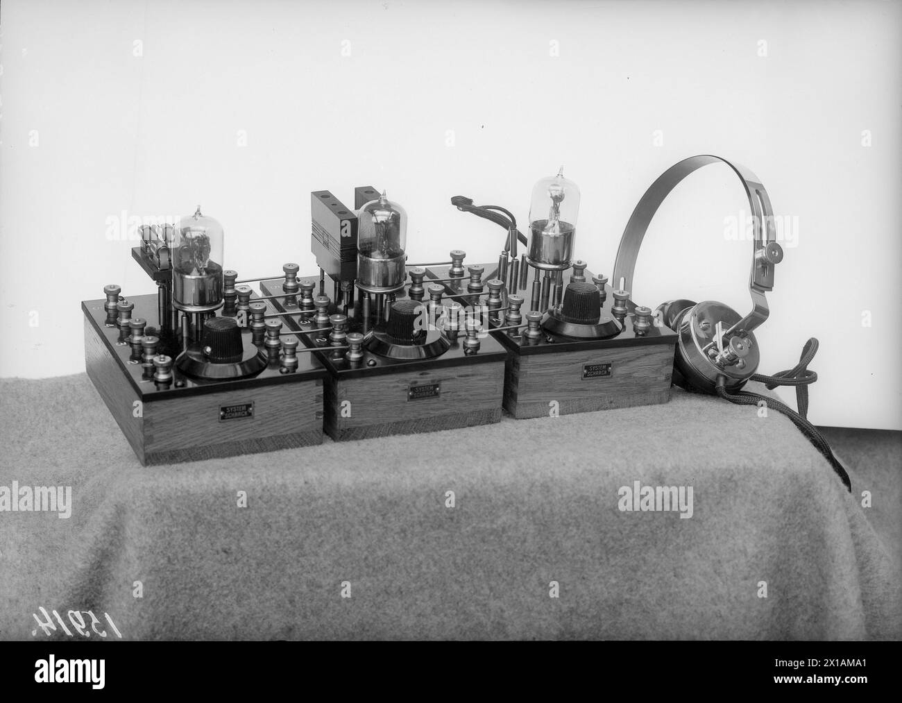 1920s television set Black and White Stock Photos & Images - Alamy