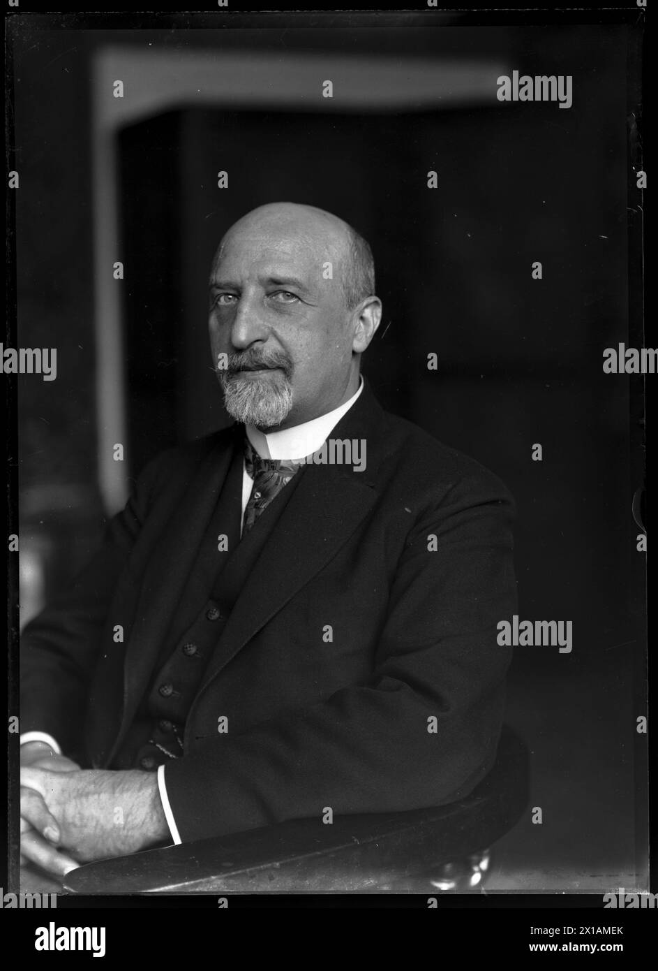 Picture Karl Seitz (1869-1950), Karl Seitz sitting., 1925 - 19250101 ...