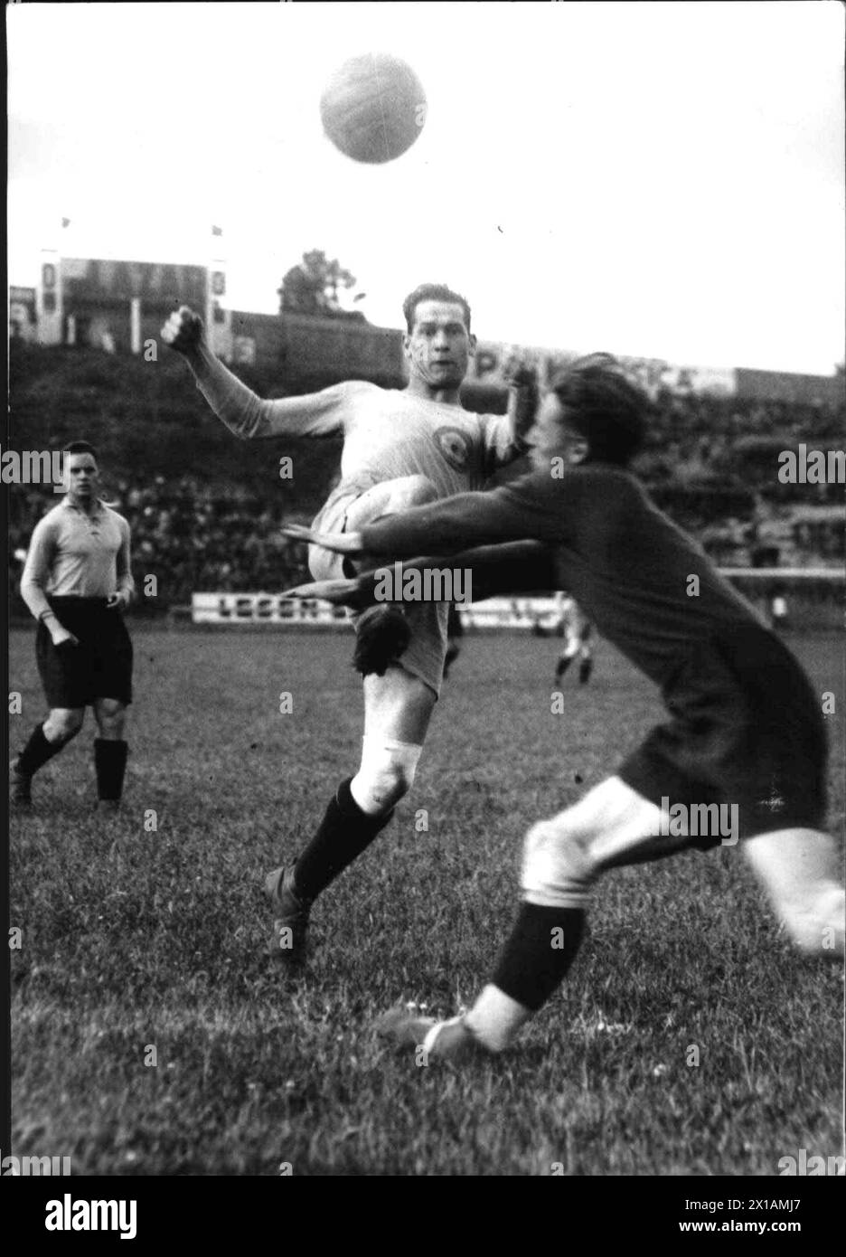 1920s football players hi-res stock photography and images - Alamy