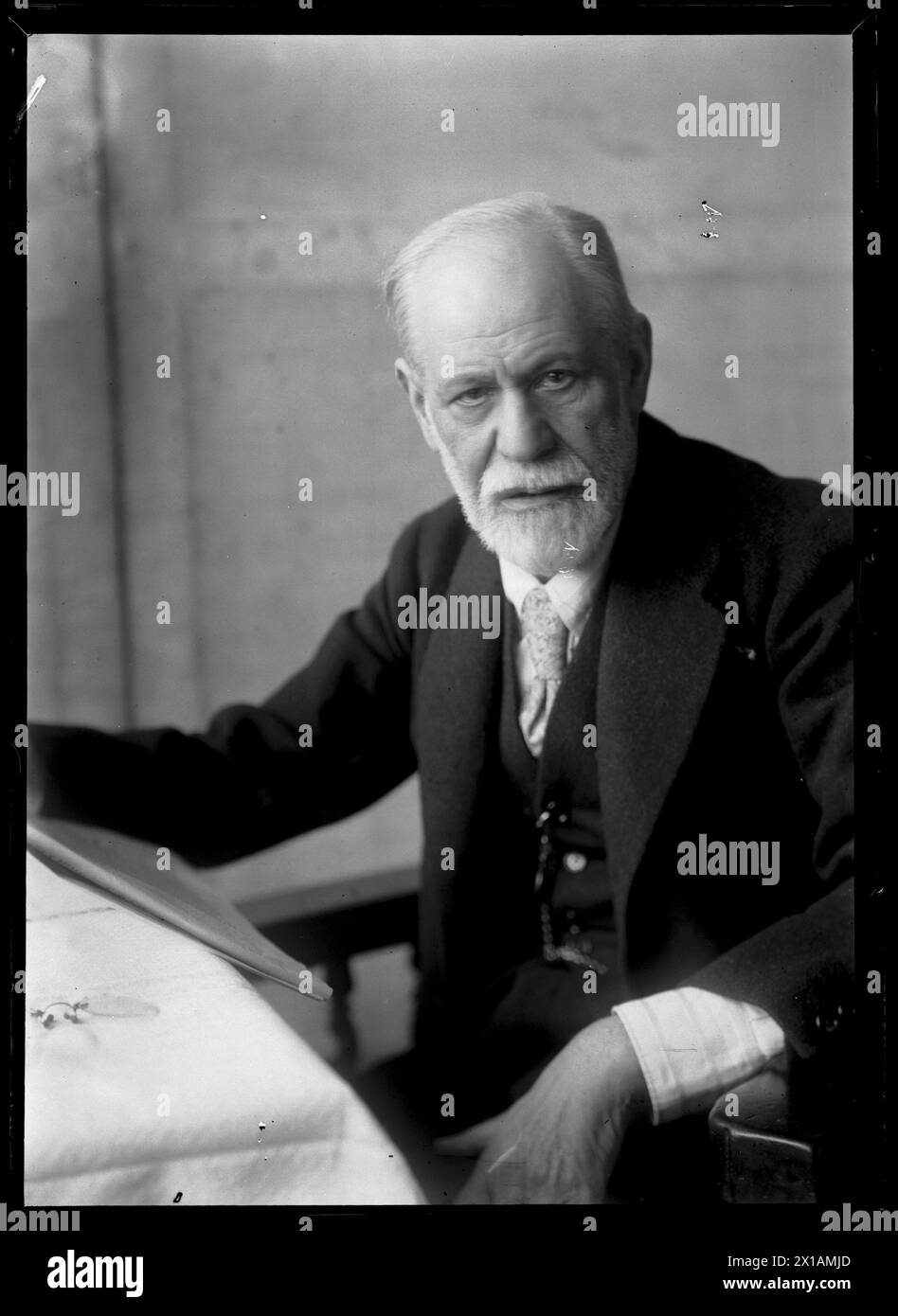 Picture Sigmund Freud (1856-1939), Sigmund Freud with a newspaper at a ...
