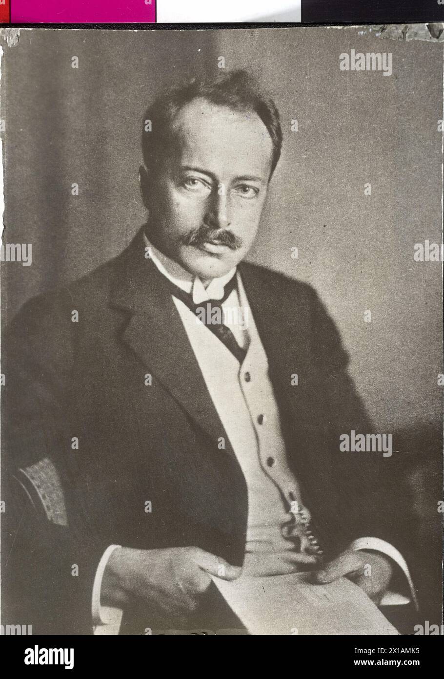 Max von Laue, picture in average years (half length sitting, easy right ...