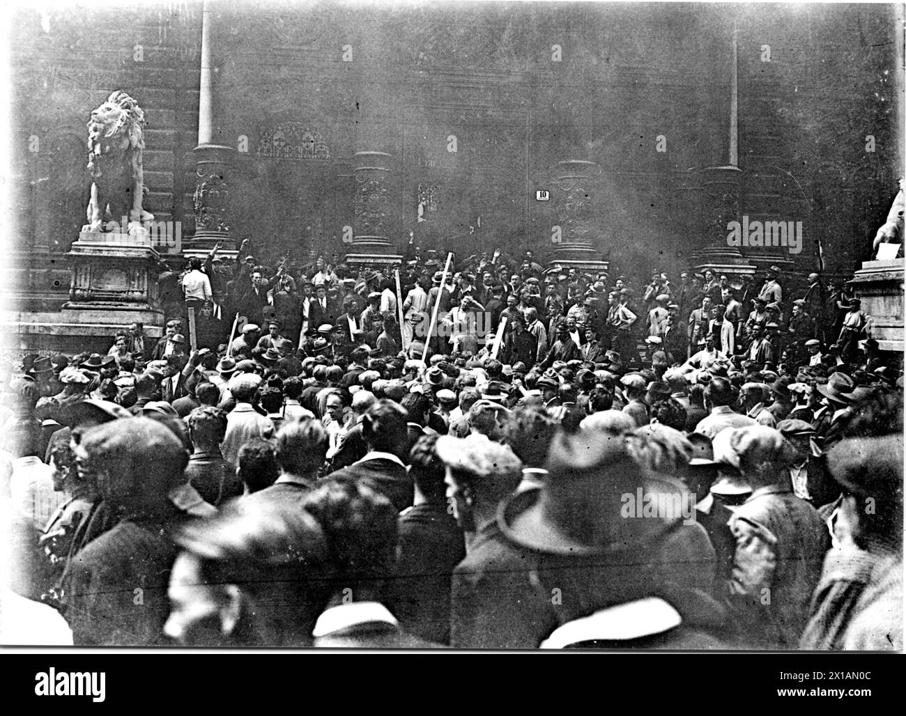 July Revolt, crowd in front of the burning, 15.07.1927 - 19270715 ...