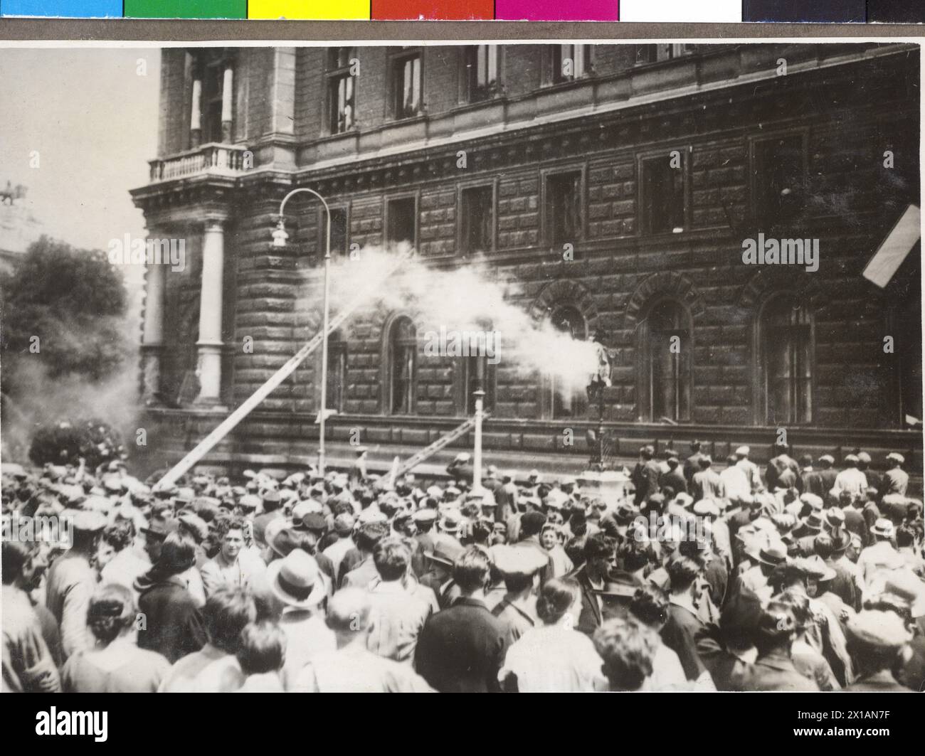 July Revolt 1927, corner Museumstrasse and Schmerlingplatz (square ...