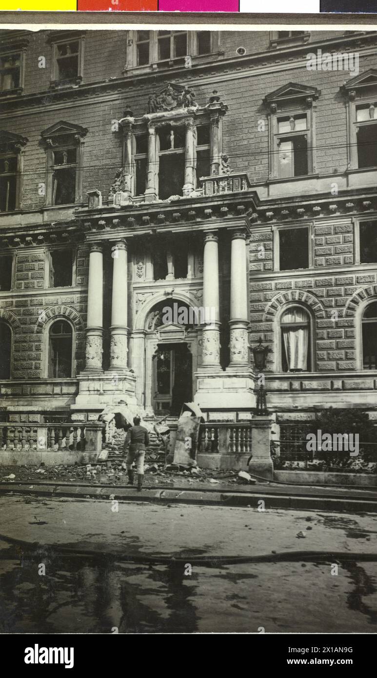 July Revolt 1927, lateral gate after the firing, 16.07.1927 - 19270716 ...