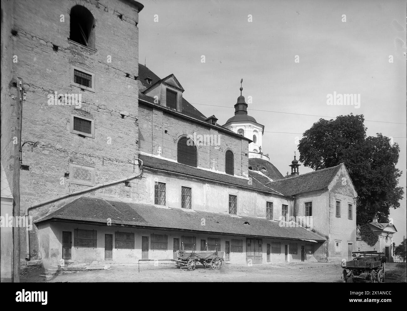 Eisenstadt-Oberberg (peak), Kirchengasse (Kirchen Alley) with upwards ...