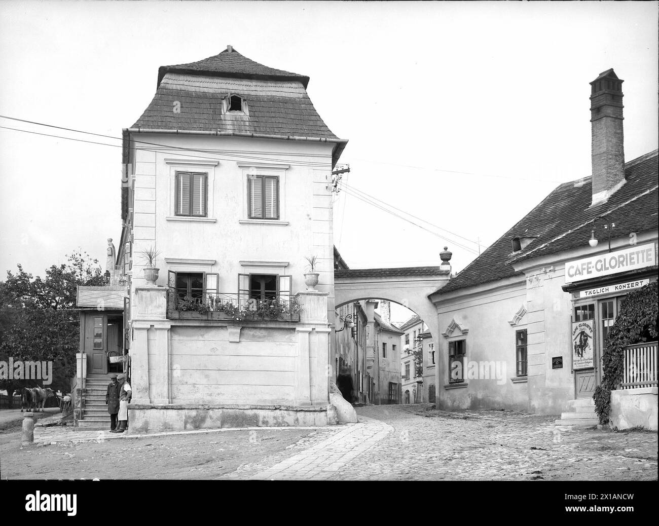Eisenstadt-Unterberg (peak), Unterberggasse (Unterberg Alley) with gate ...