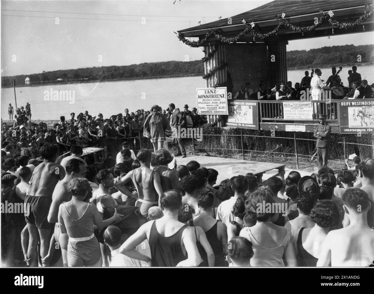 Dance competition in the bath, 1928 - 19280101 PD3299 - Rechteinfo ...