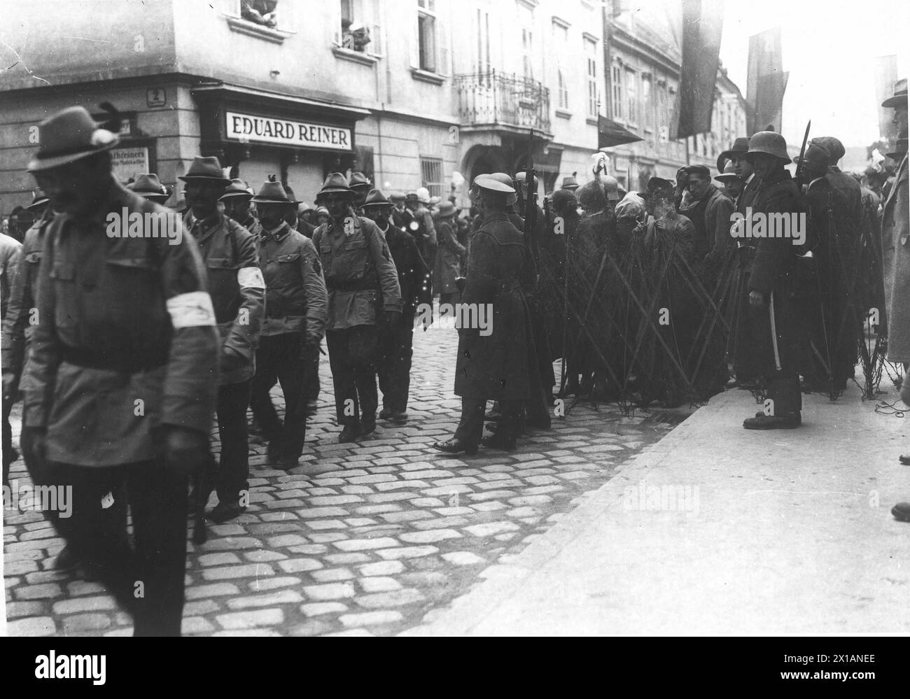 Parade of the Heimwehr (Home Guard) in Viennese new town, 1928 ...