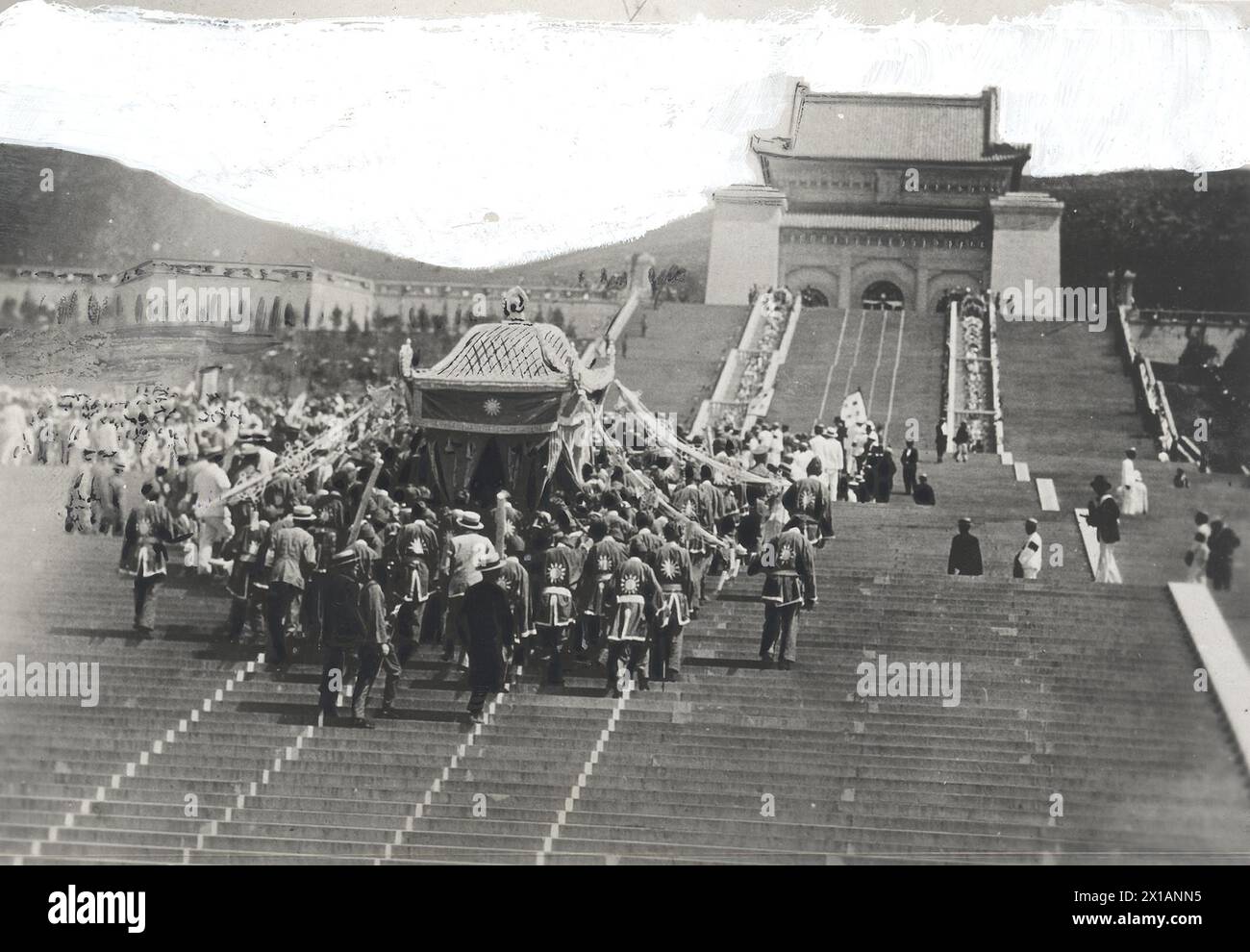 Sun yat-senits dead body becoming in the mausoleum of Nanjing worn ...