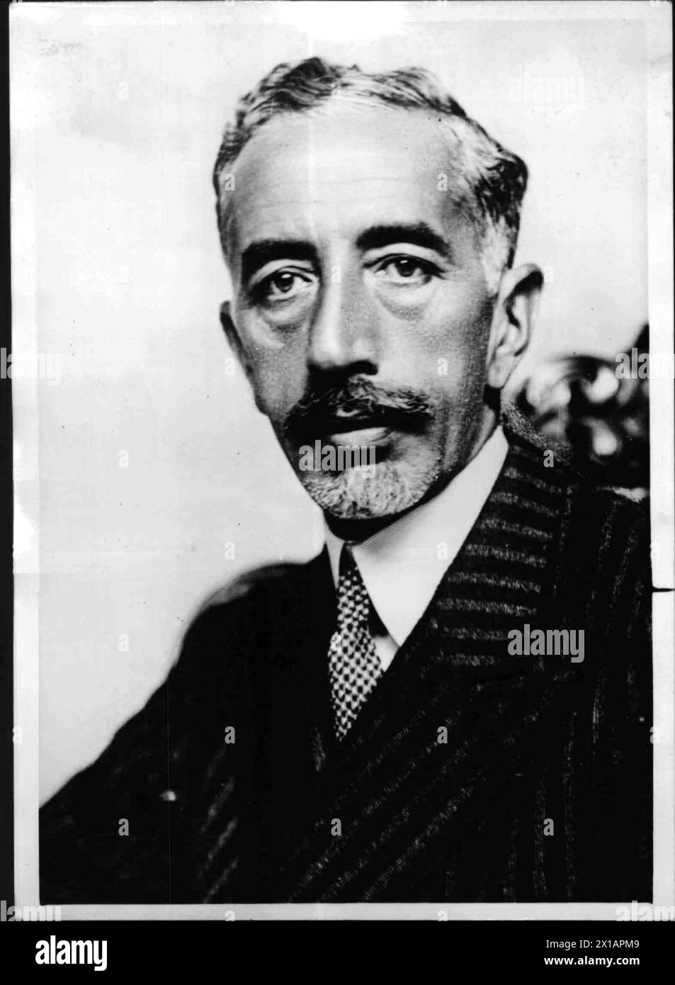 Feisal portrait Black and White Stock Photos & Images - Alamy