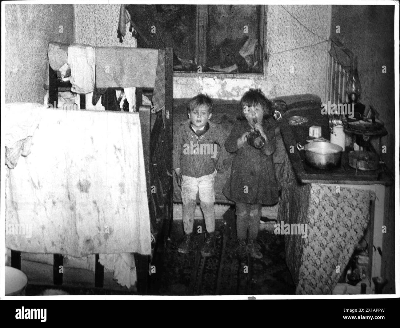 Slum in Vienna, living room interior view of a slum, 1930 - 19300101 ...