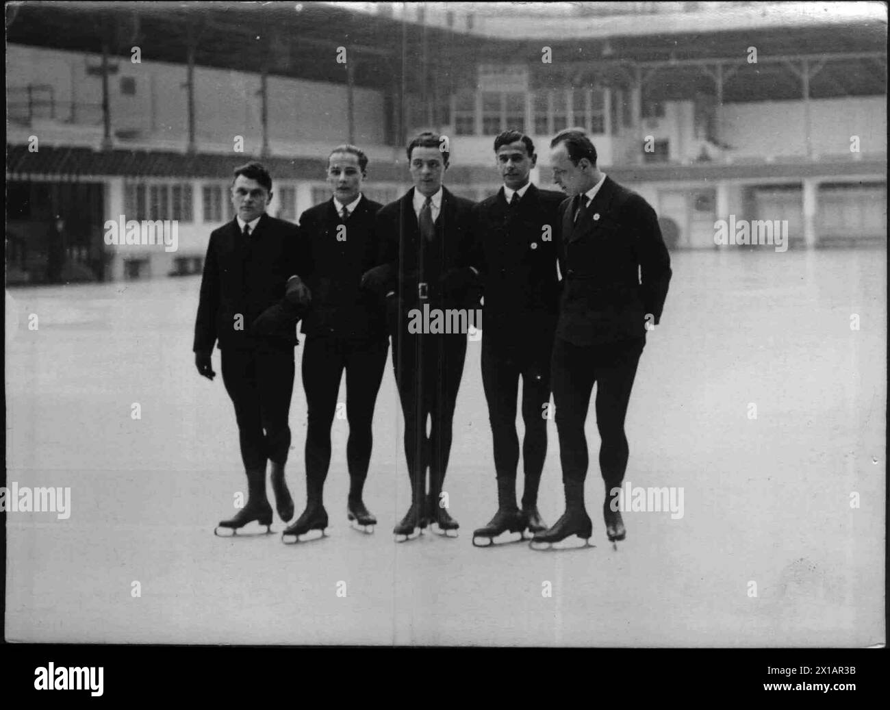 Middle skate Black and White Stock Photos & Images - Alamy